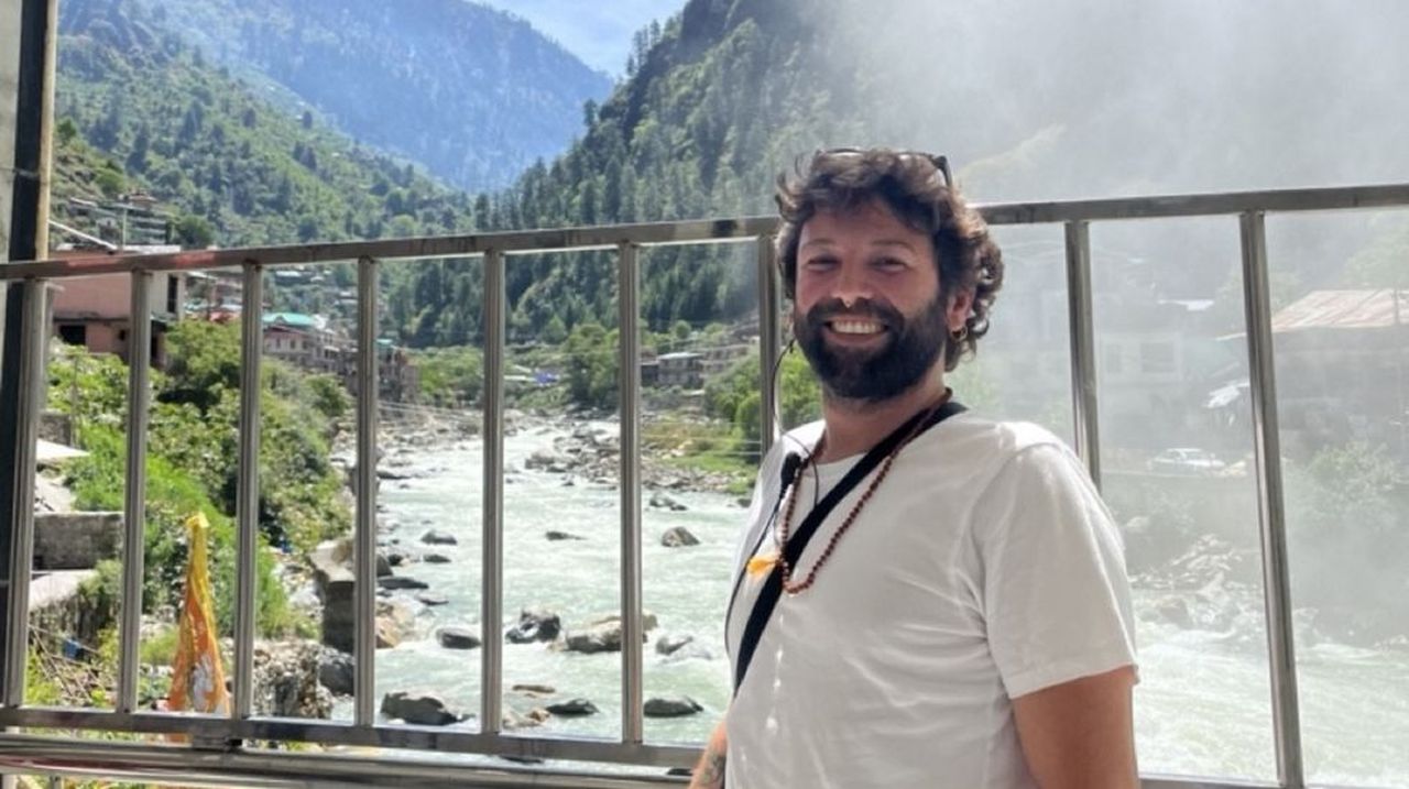 Noé Montes, el outiense que peina a las estrellas del cine