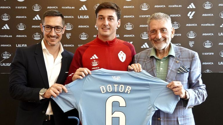 La presentación de Carlos Dotor como jugador del Celta, en imágenes