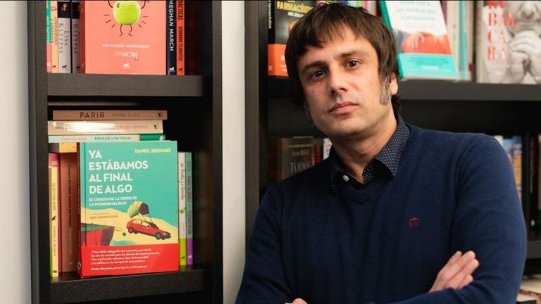 Daniel Bernabé, escritor: «Hay que ser muy materialistas para entender ...
