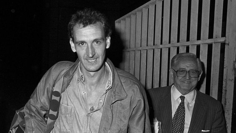 ¿Solo o en compañía de otros? 40 años de incógnitas del crimen de los ...