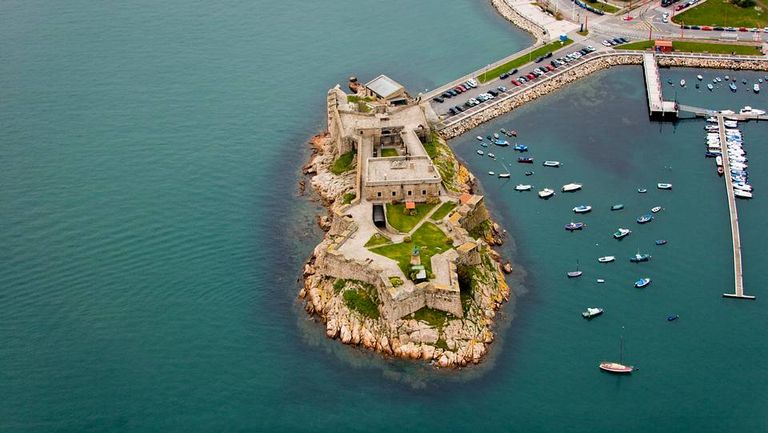 Los 15 castillos para viajar a la Galicia más medieval