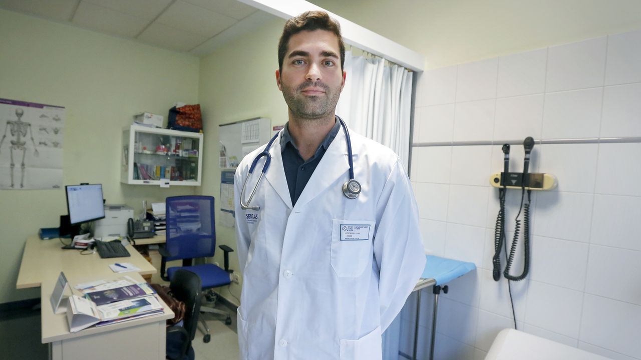 Javier López Rosell, médico de 33 años que acaba de lograr un puesto en ...