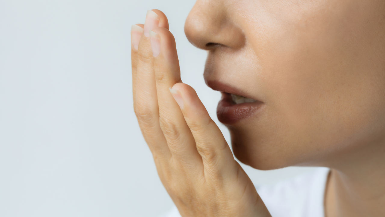 Lo que el mal olor de tu boca dice de tu salud: «El aliento a pescado ...