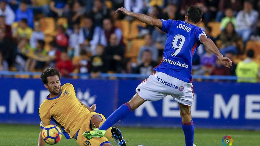 Toché, obligado a abandonar el terreno de juego