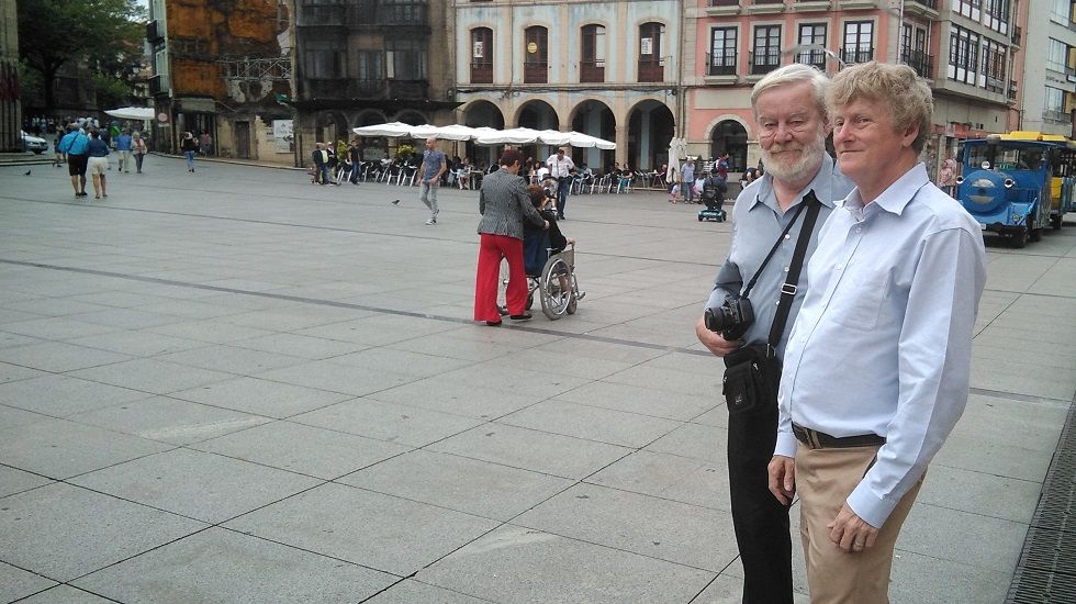 Un canadiense descubre a un hermano en Avilés