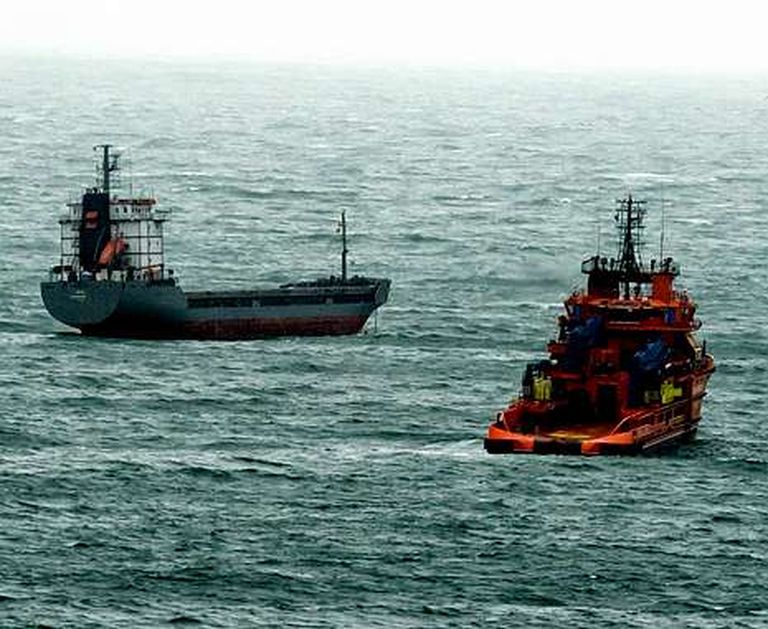 El buque «Don Inda» auxilió a un mercante que sufrió una avería en la ...