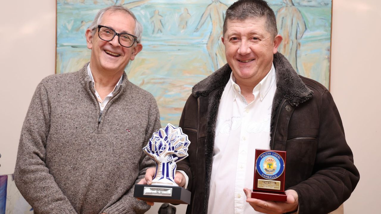 Jubilación en Carballo del policía local Manuel Carro Carballido