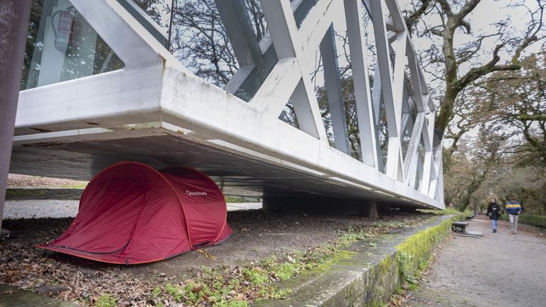 Una pareja reivindica la acampada libre para pernoctar con vistas a la ...