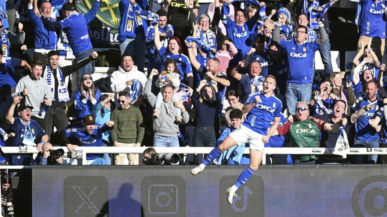 El Real Oviedo pega el zarpazo y sale líder de El Plantío