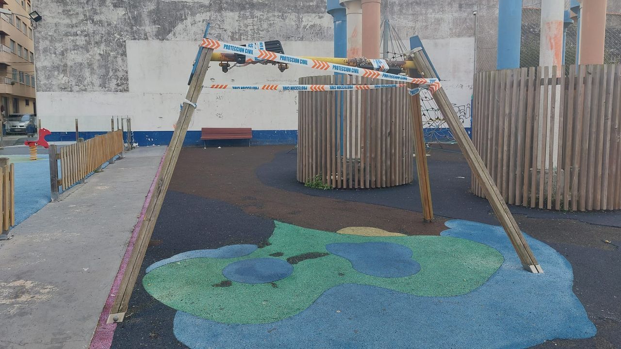 Precintados los columpios del parque infantil del centro de Malpica