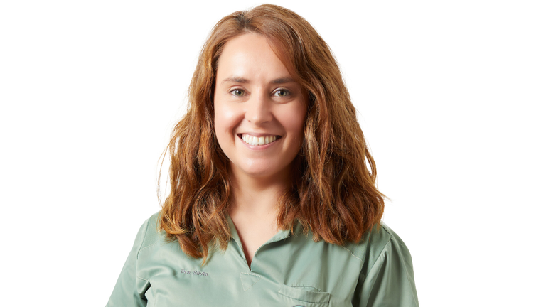 Silvia Fonseca, odontóloga: «Es habitual que el mal aliento se deba a ...