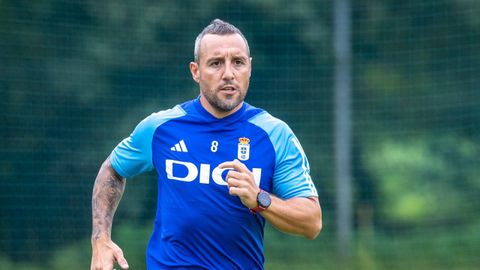 Santi Cazorla, novedad en el entrenamiento del Real Oviedo