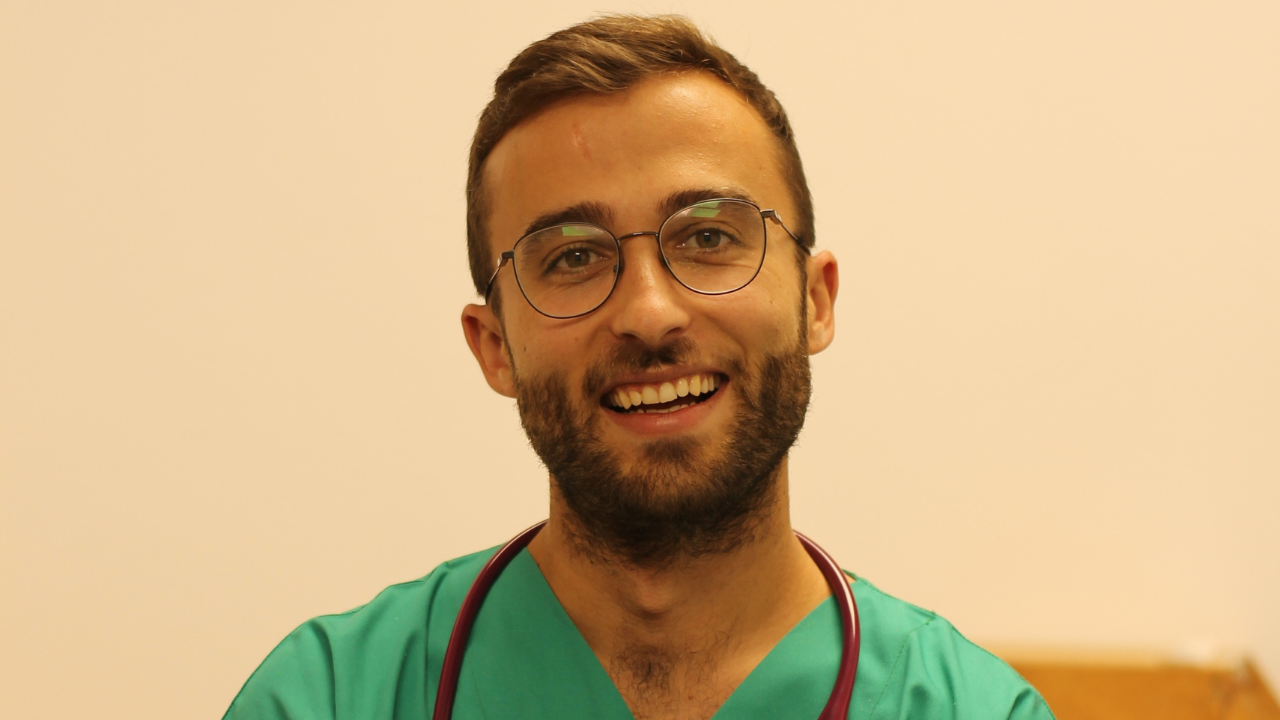 Iván Fernández, médico internista: «La idea de que una copa de vino es ...