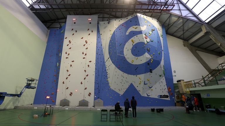 Dónde y cuánto cuesta practicar escalada en A Coruña: del nuevo rocódromo municipal a Hangar 4
