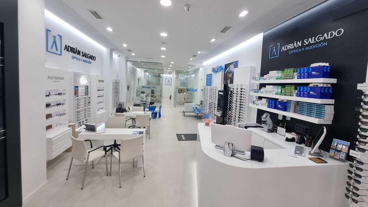 Abre el nuevo centro de óptica y audición de Adrián Salgado en la Rúa ...