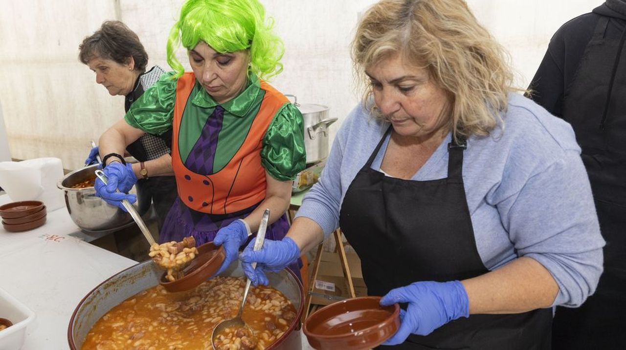 Fabada de entroido en Sísamo: «Temos aquí para comer ata mañá»