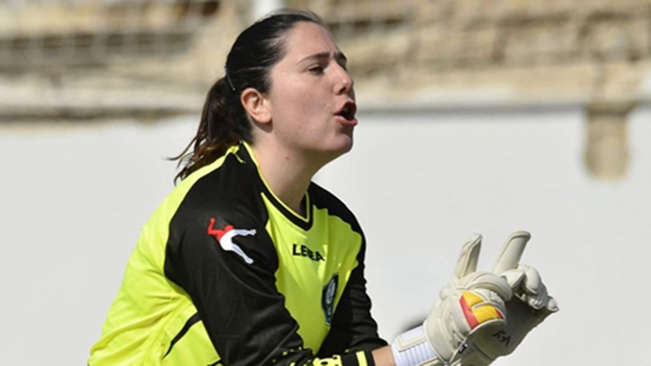 Del Real Oviedo a ser pionera en entrenamiento profesional