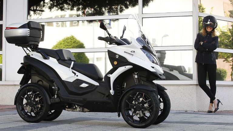 Las motos tienen cuatro ruedas