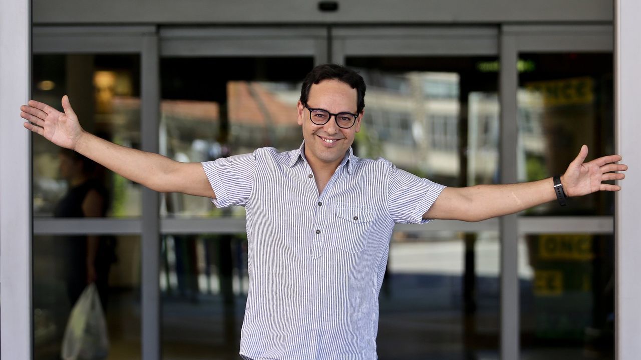 Samuel Soto resume nunha canción a vida de Xela Arias