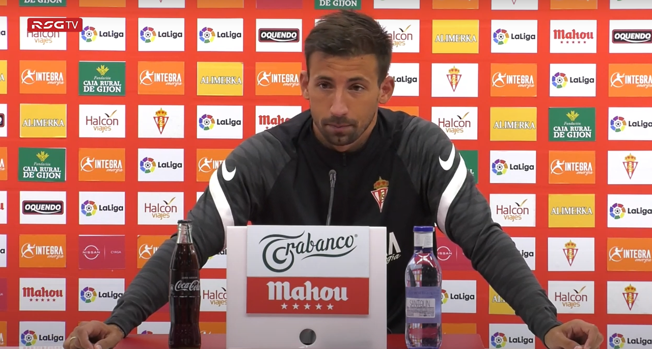 Aitor abre la puerta a renovar con el Sporting