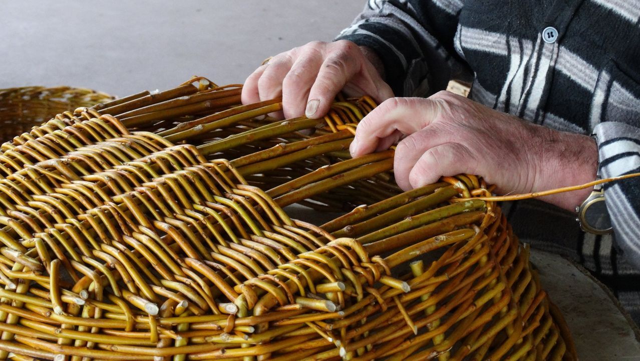 Taller de cestería en Boborás