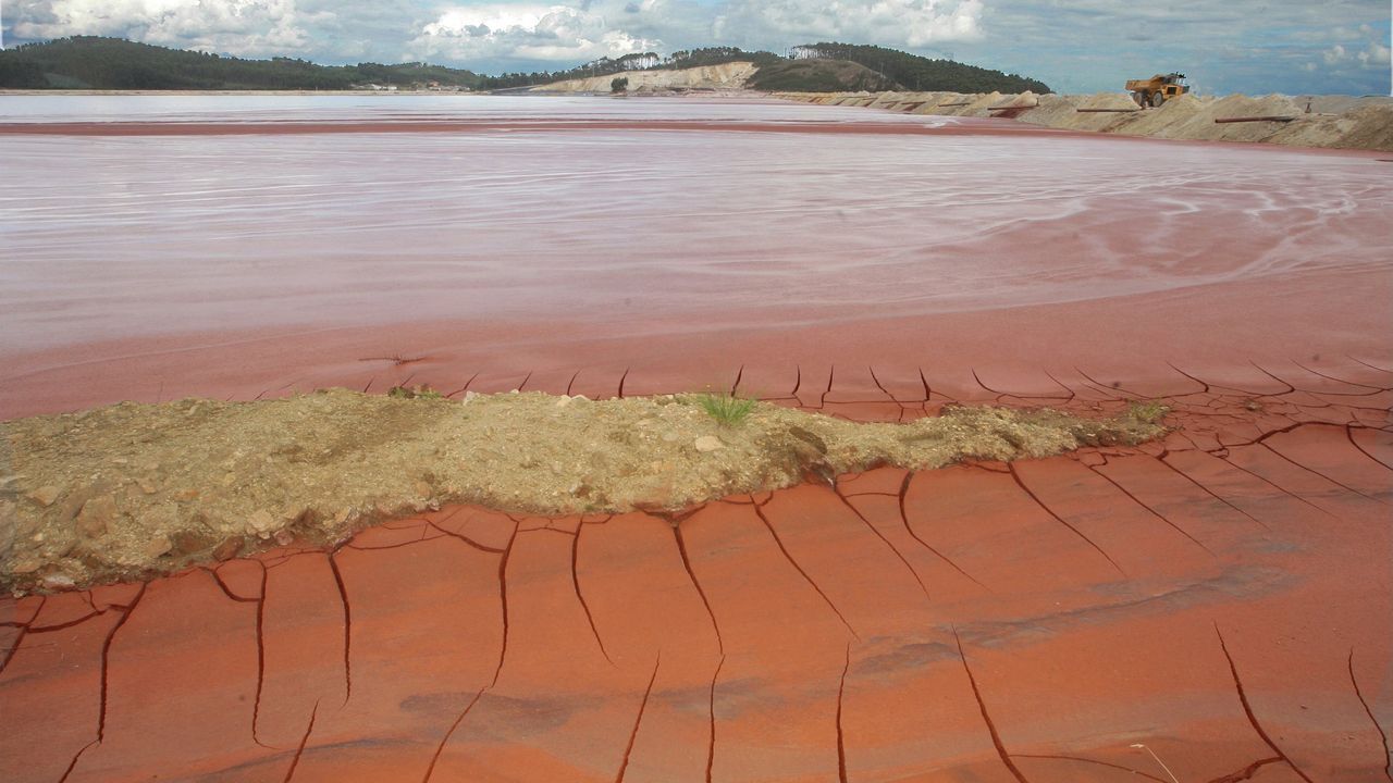 La Sociedade Galega de Historia Natural, sobre la balsa de lodos rojos ...