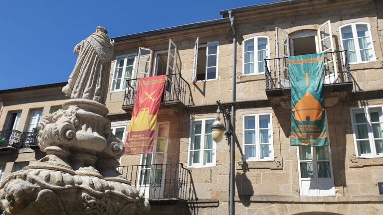 Los locales de Lugo Monumental estrenan banderas para el Arde Lucus