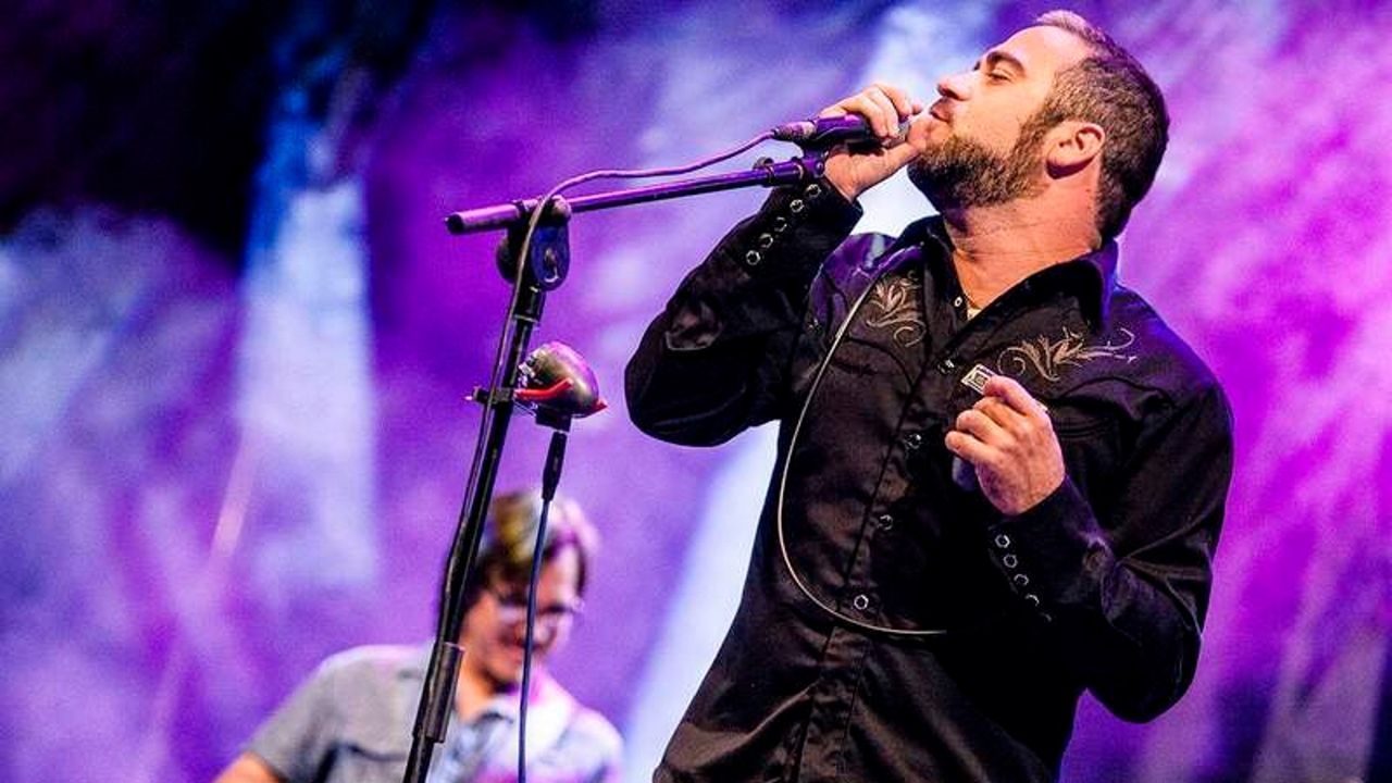 La armónica de Greg Izor es «Máis que Blues»