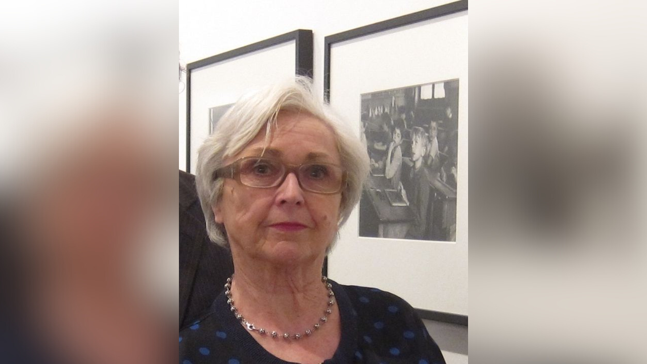 Muere Françoise Bornet, la mujer de la icónica fotografía del beso de ...