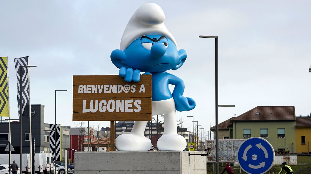 VOTA | ¿Qué te parece el Pitufo gigante de Lugones?
