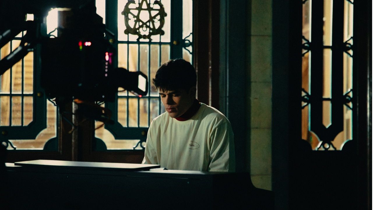 Así es el primer videoclip de Íñigo Quintero, que sale a la luz este ...