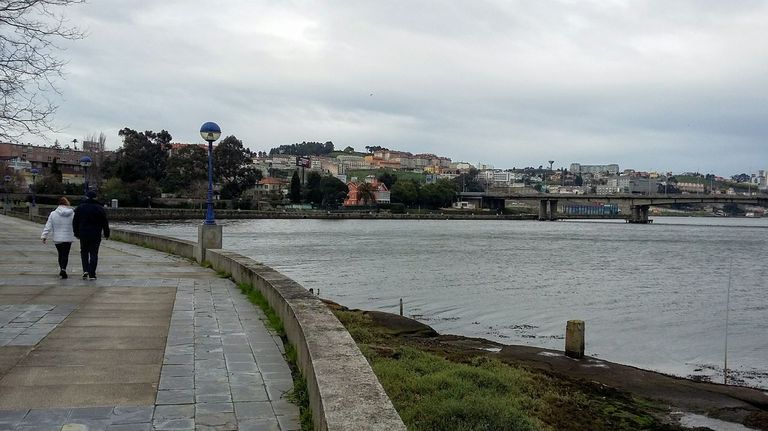 Un marco en la ría de O Burgo