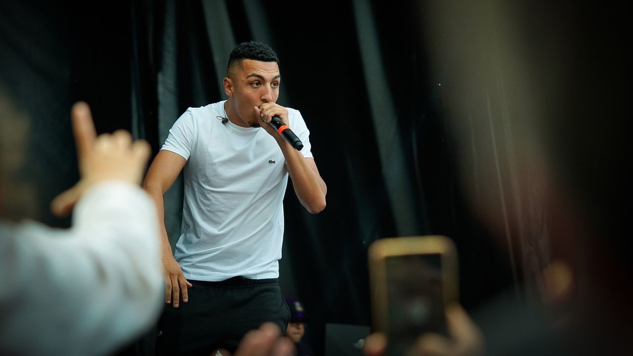 El rapero Morad ingresa en prisión para cumplir una condena de seis ...