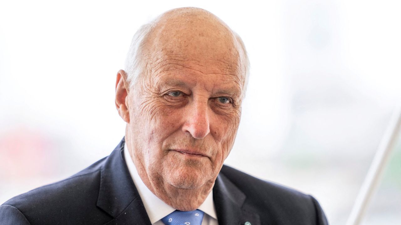 El rey Harald, de 87 años, aterriza en Noruega desde Malasia rodeado de ...