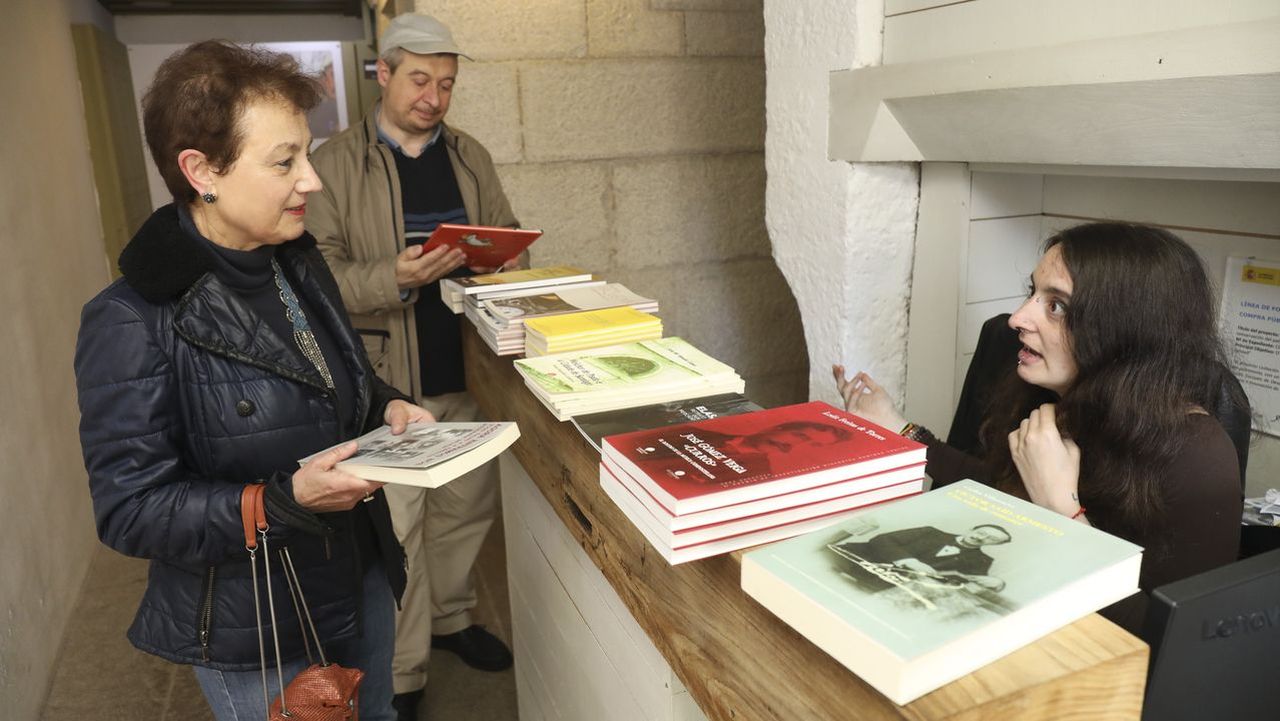 Lectura pública en el Casino y regalo de libros del Consorcio en la ...