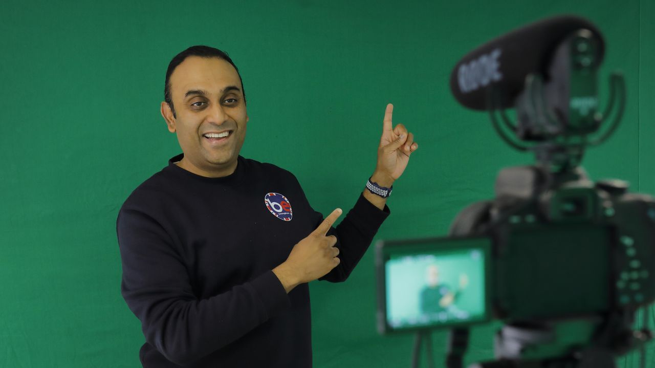 Brent Chetty, profesor de inglés: «Tenemos clases «online» de 15 ...