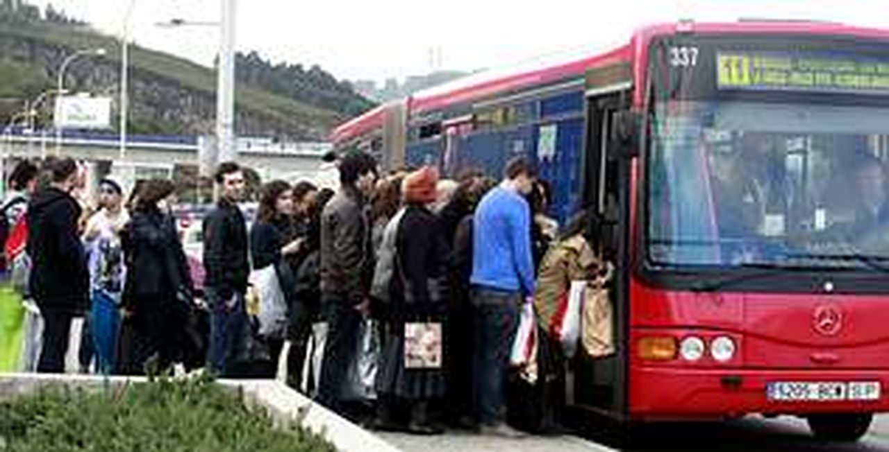 Colas desde las ocho y media