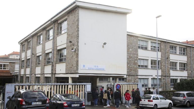 Nuevo descenso de los contagios en los centros educativos del área de Ferrol, donde se registran ...