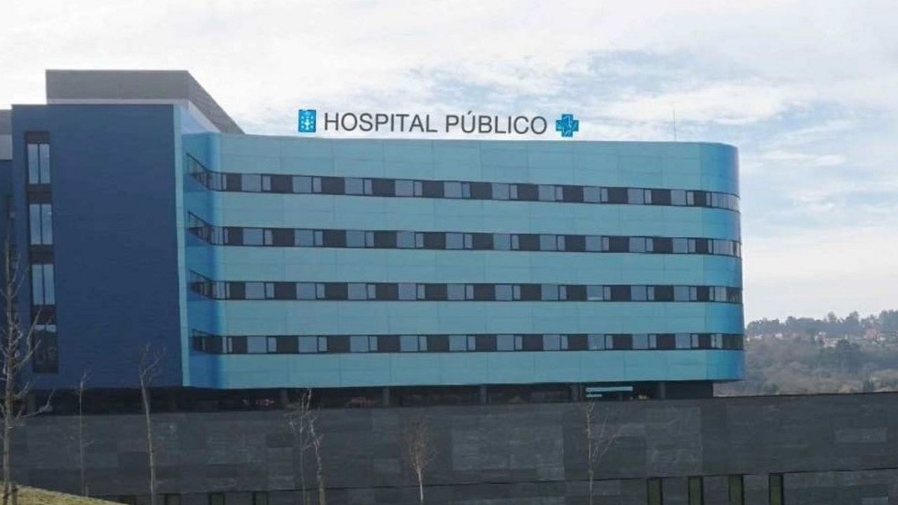 La Xunta gasta medio millón en 10 carteles de «hospital público»