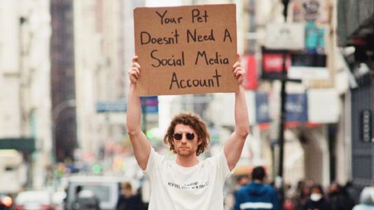 ¿Quién es el chico del cartel?