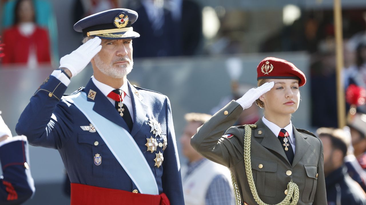 La princesa Leonor y Pedro Sánchez marcan el protagonismo en un desfile ...