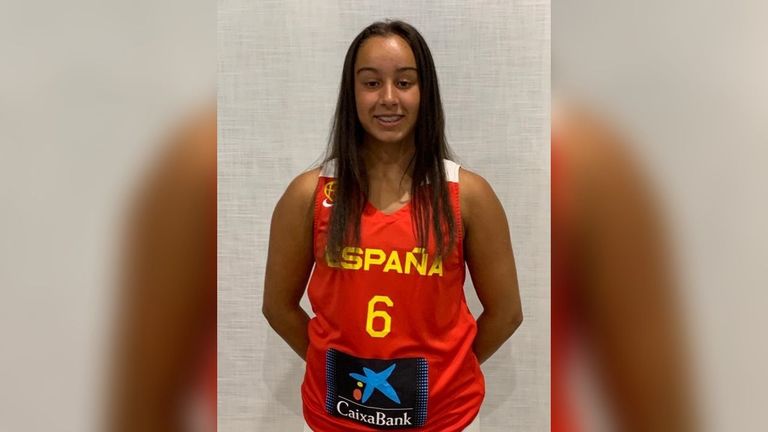 Noa López, la joven promesa del baloncesto de Sarria que debuta en Abu Dabi