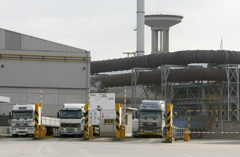 Megasa opera ya con solo dos turnos en su planta naronesa