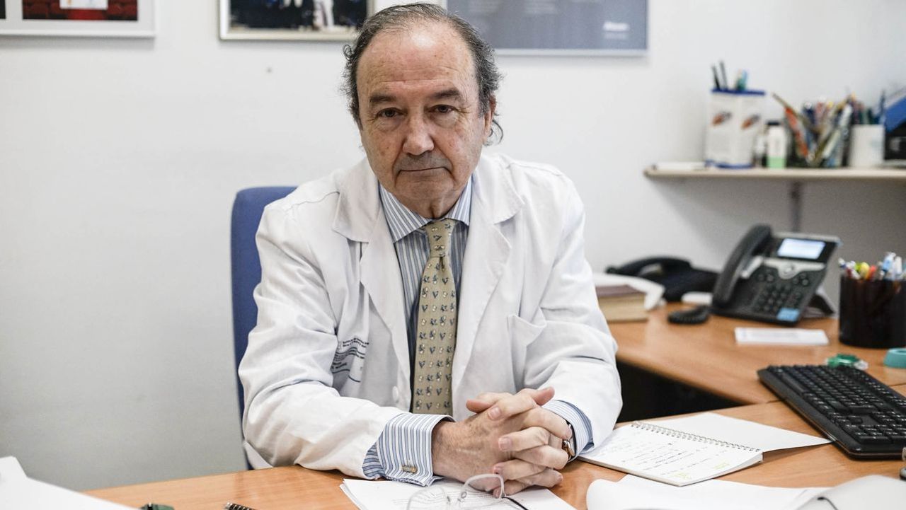 El jefe de Oftalmología del CHUO supera la enfermedad: «Lo que peor llevé fue la incertidumbre»