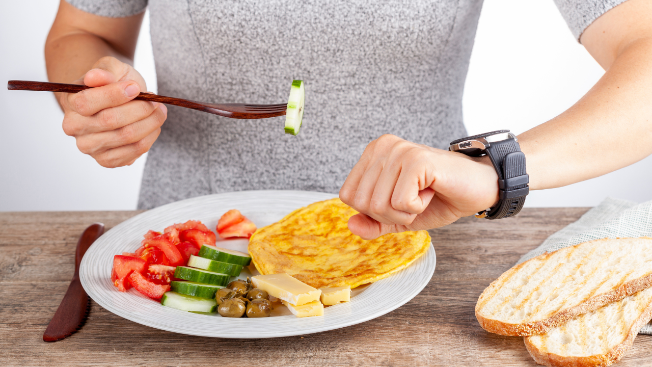 Más energía y mejor calidad del sueño: los beneficios de ayunar 14 horas