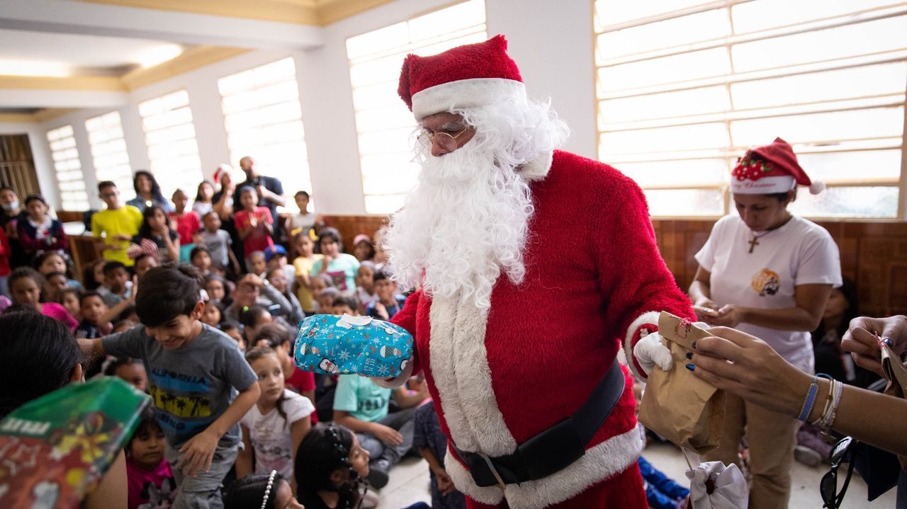 Papá Noel se adelanta y llega ya este jueves a Cervo y a Ourol