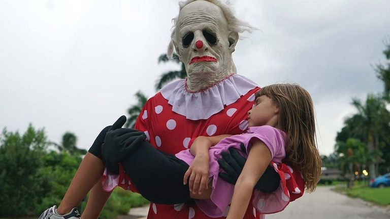 «Wrinkles the Clown»: El payaso viral que asusta a los niños desobedientes