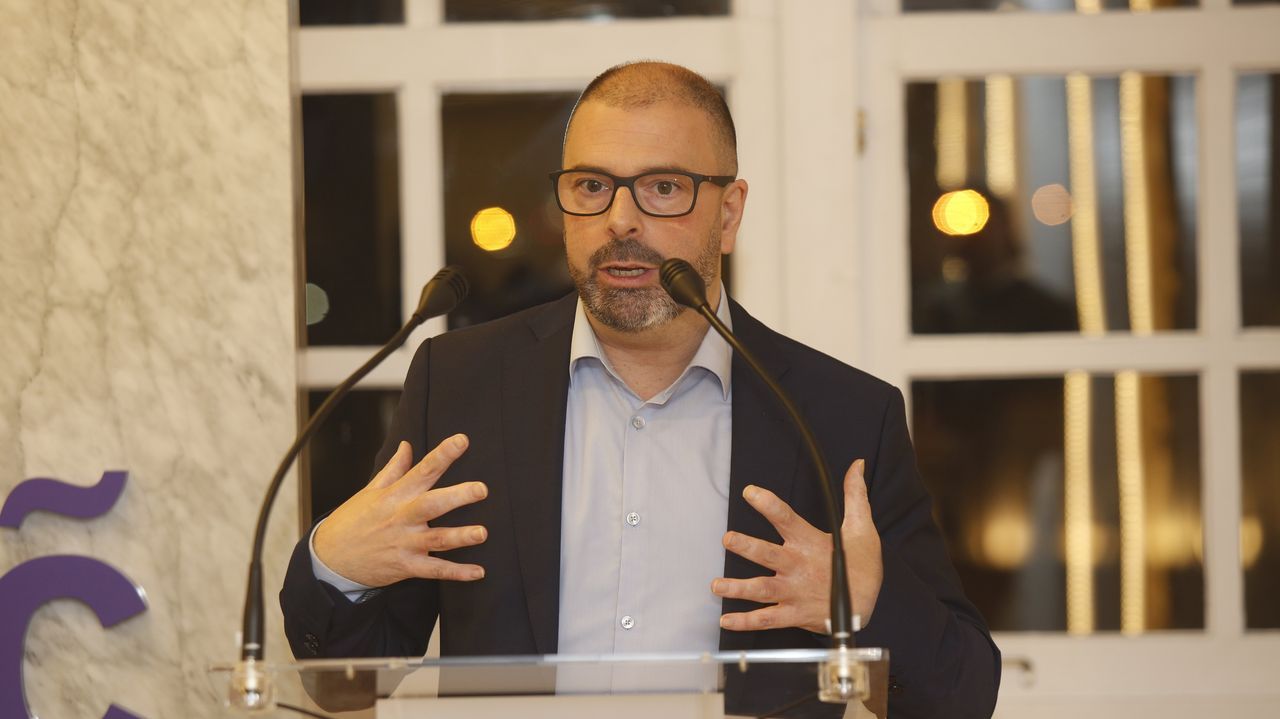 El periodista Alexandre Centeno recibe el premio Albarelo