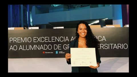 La alumna María Eiras recibió el Premio de Excelencia Académica