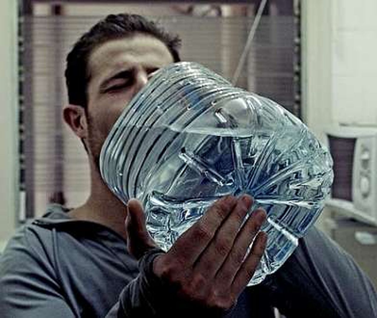 Solo hay un remedio para la resaca... ¡y lo sabes!